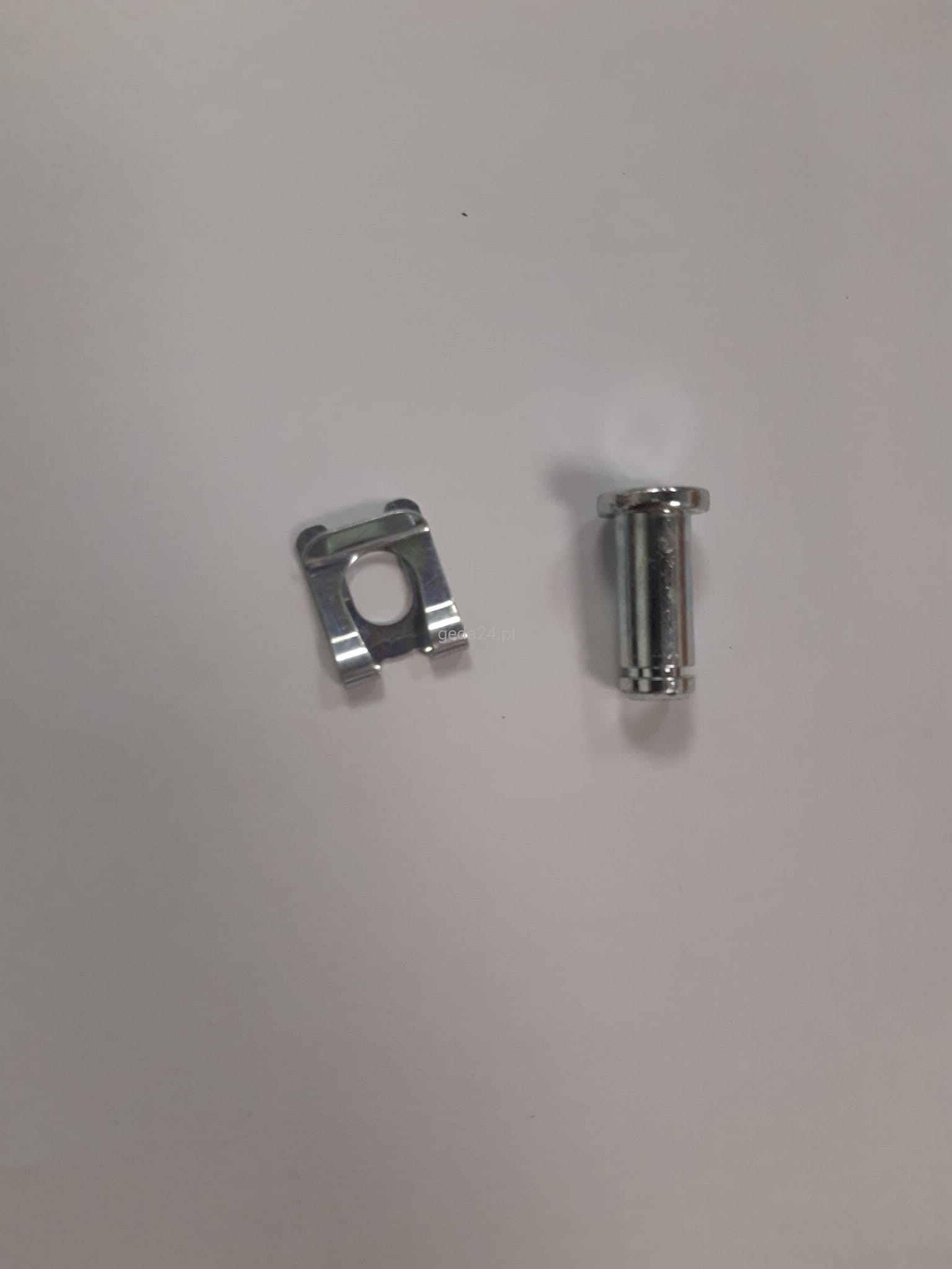 Pin with securing device - Geda24.pl